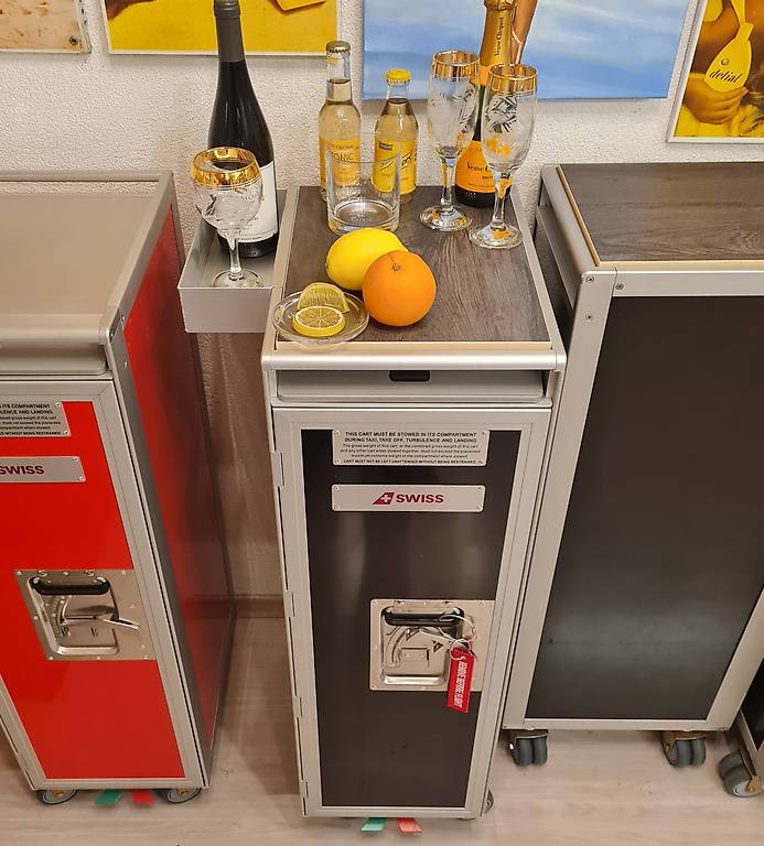 Flugzeugtrolley NEU, Swiss-Schild, LED- Edition. Aktion im Kanton ...