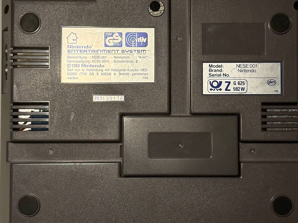 NINTENDO NES KONSOLE, DREI CONTROLLER, FOUR SCORE, PAL im Kanton Zürich ...