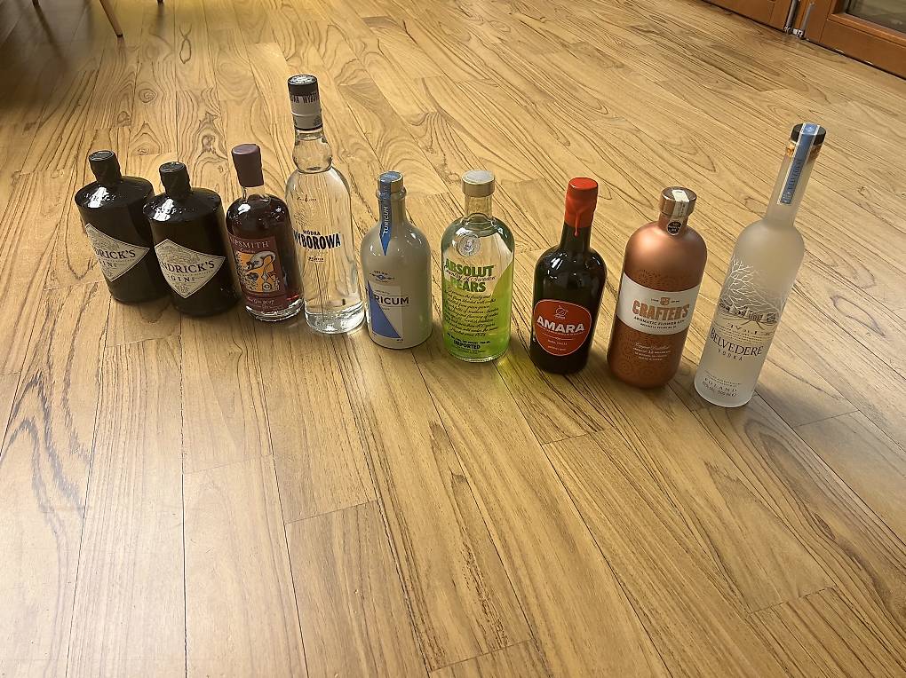 Vodka, Gin, Spirituosen-Paket (9 Flaschen) alle ungeöffnet im Kanton ...
