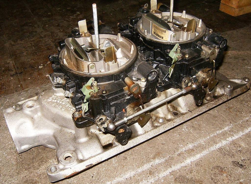 FORD V8 Ansaugspinne Edelbrock 5435 F-28 FORD 289-302-351W im Kanton ...