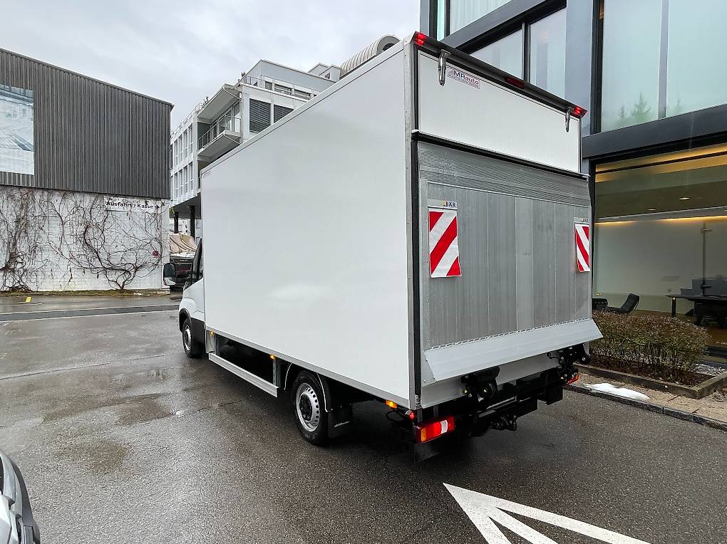 IVECO Daily 35 S 16H A8 V, mit Hebebühne und AHK im Kanton Schwyz ...
