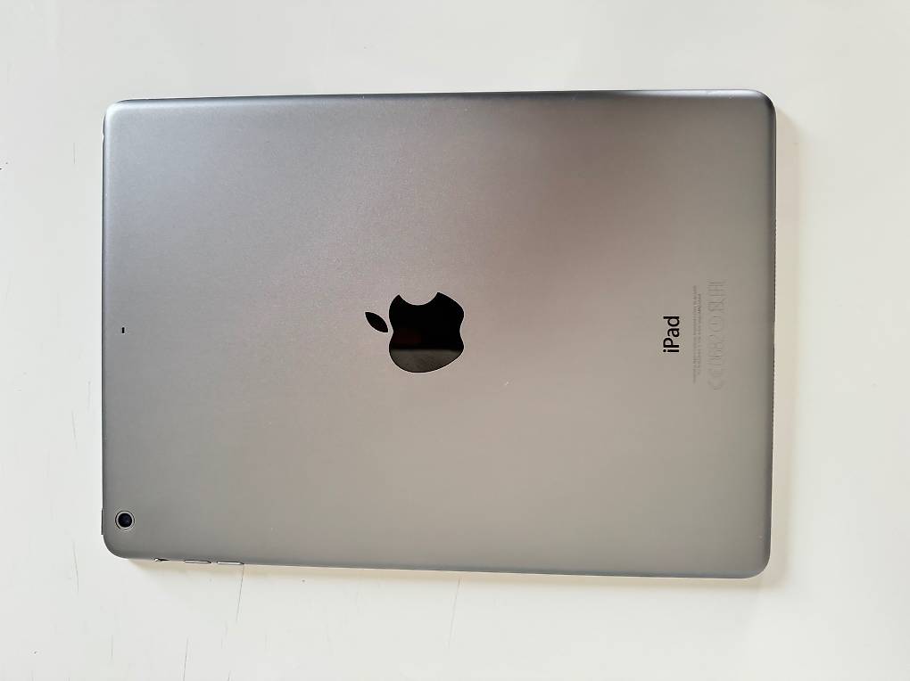 iPad Air 1. Generation, 32 GB mit Ladegerät (guter Zustan) im Kanton ...