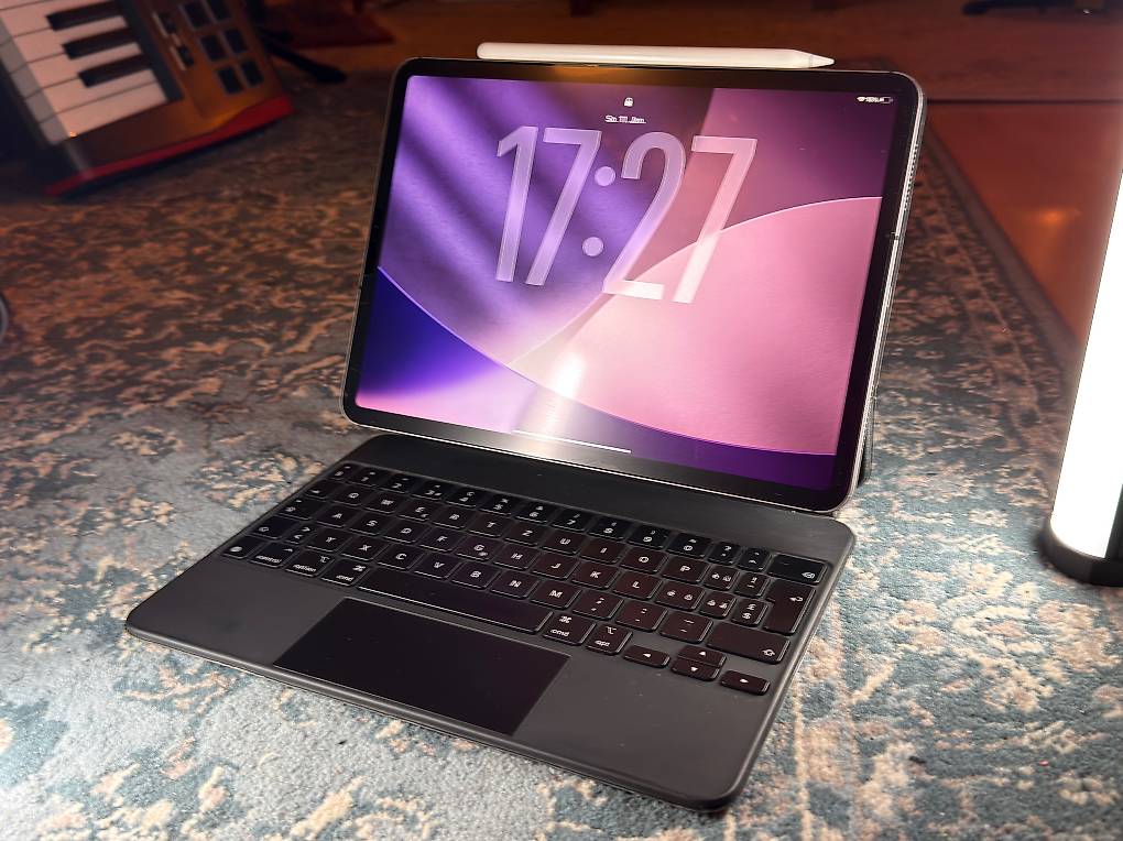 iPad Pro 11" 512GB (LTE) Bundle iOS 26.2 inkl. VIEL ZUBEHÖR! Cantone ...