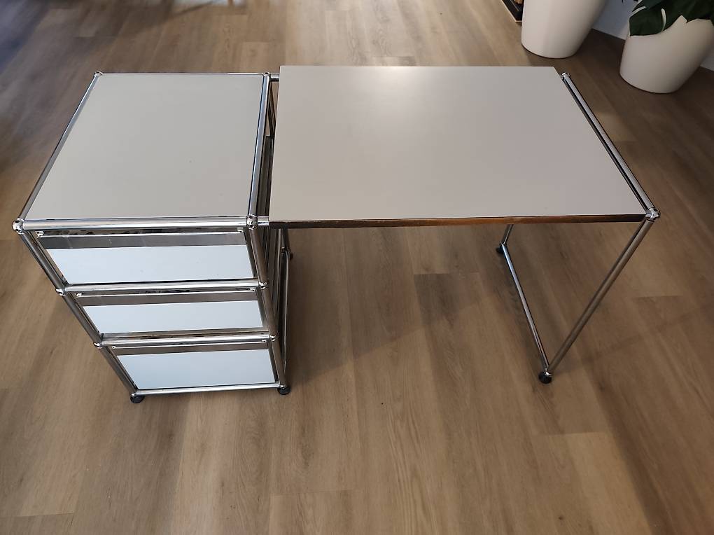 USM Haller Büromöbel Korpus mit kleinem Tisch im Kanton Basel ...
