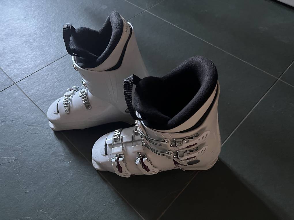 Kinder Skischuhe Atomic Waymaker Girl Grösse 41, 26-26.5 im Kanton ...