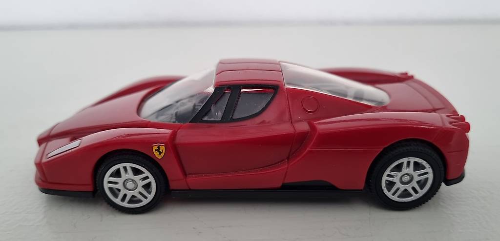 Enzo Ferrari Shell V-Power BBL 1:38 Rot Modellauto im Kanton Zürich ...