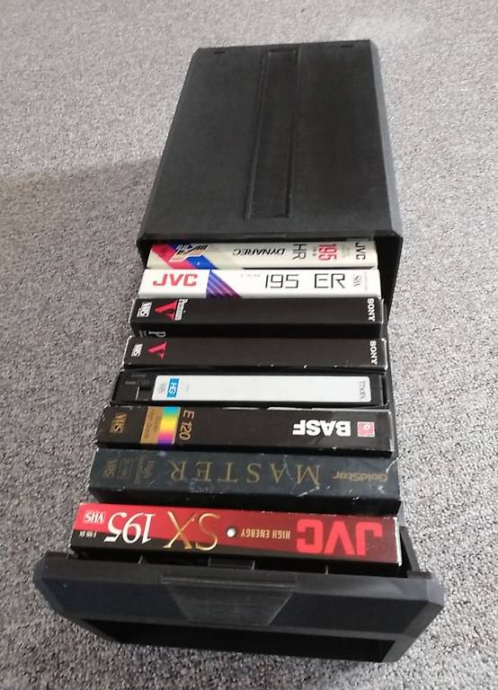 VHS Box für 9 VHS Kassetten im Kanton Bern - tutti.ch