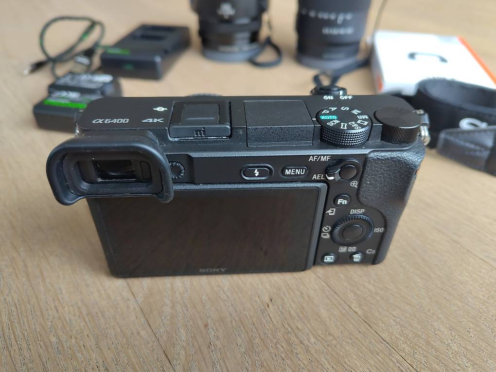 Sony Alpha 6400 Set (inkl. 2 Objektiven 18-135 & 16-50) im Kanton ...