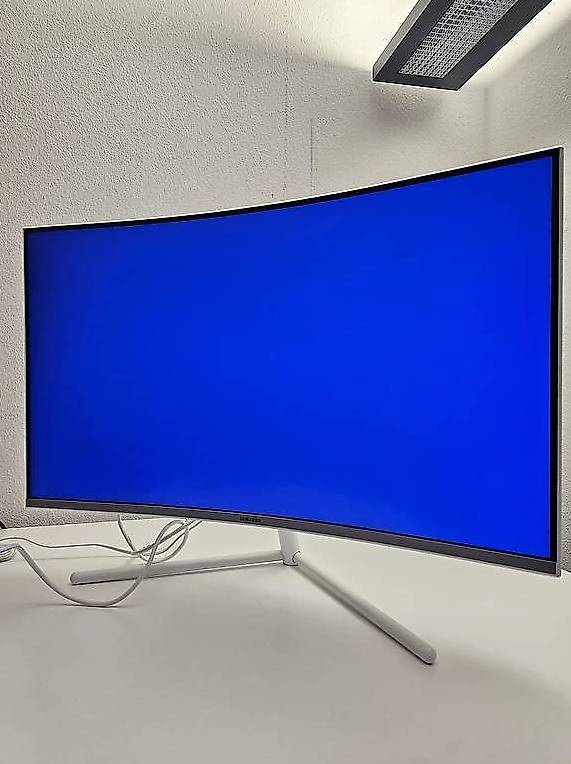 Samsung 32 Zoll Curved 4K-Monitor im Kanton Aargau - tutti.ch