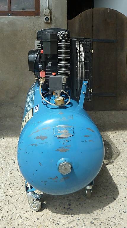 Un compresseur de garage de 250 litres Gis im Kanton Freiburg - tutti.ch