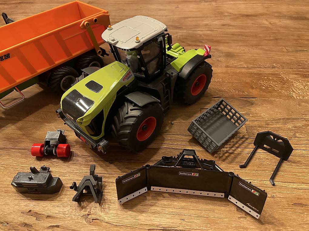 SIKU CONTROL «Claas Xerion 5000 TRAC» mit Anhänger & Zubehör im Kanton ...