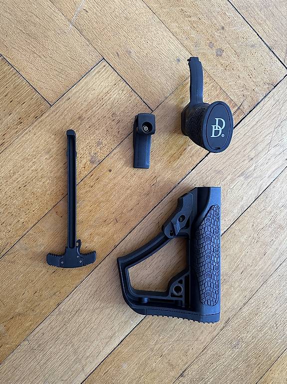 Daniel Defense Mk18 Furniture + Charging Handle im Kanton Basel ...