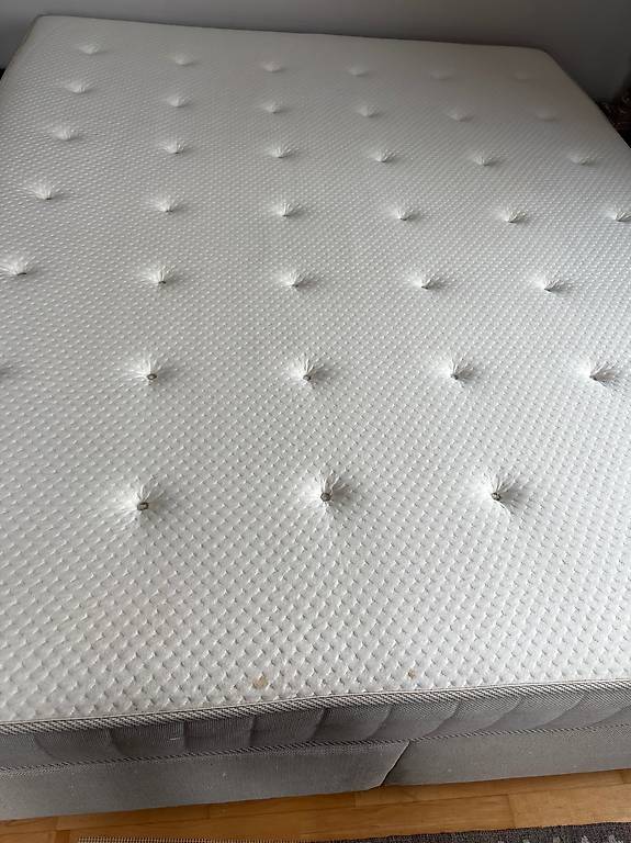 Elegante IKEA Hesseng Bett 200x160 gratis abzugeben im Kanton Zürich ...