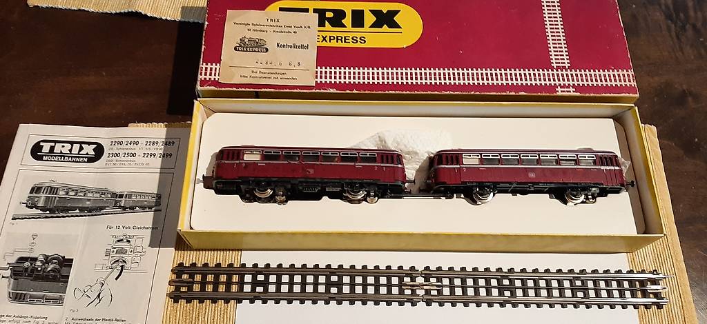 Trix Express 2290 2- teiliger Triebwagen DC 3- Leitert im Kanton Aargau ...