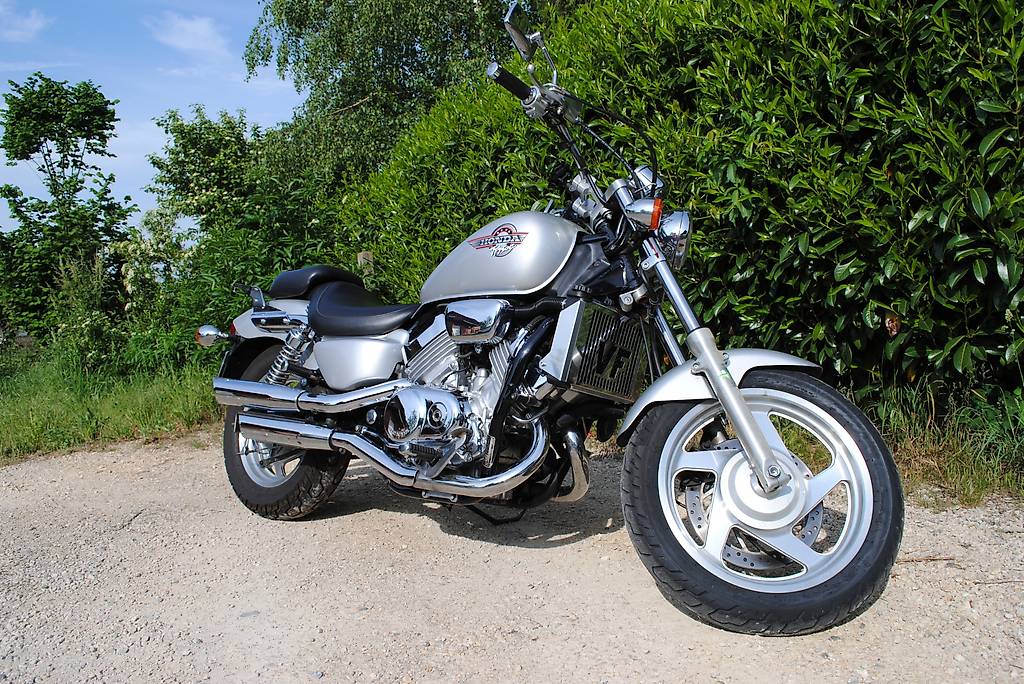 Honda VF 750 C Zuverlässiges Motorrad mit Durchzug! Canton Fribourg ...