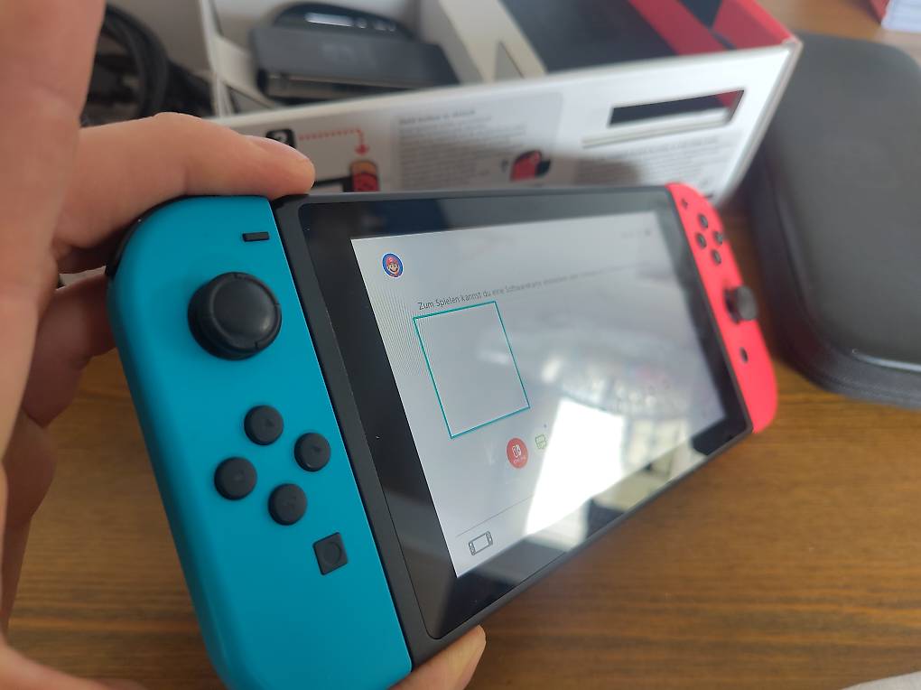 Switch V2 in gutem Zustand mit allem Zubehör und Case im Kanton Aargau ...