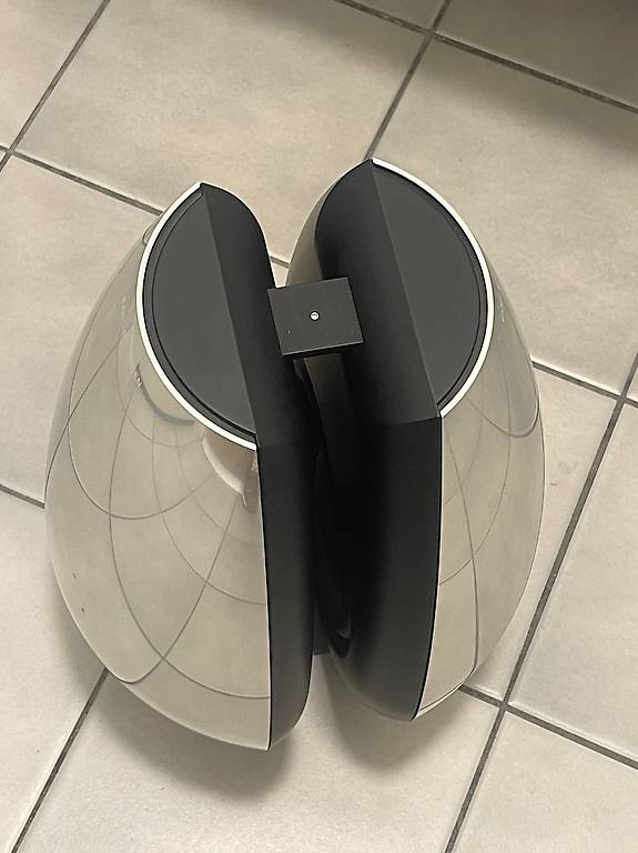 Bang & Olufsen BeoLab 11 Subwoofer in silber im Kanton Zug - tutti.ch