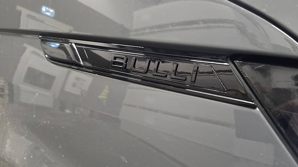 VW T6.1 Bulli Schriftzug mit Dynamik LED Black und Montage im Kanton St ...