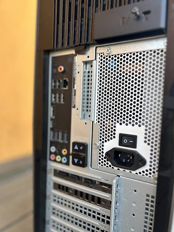 Alienware Aurora R8 / I9 9900K/64GB Ram/RTX 4070 S/ 4TB NVME im Kanton ...