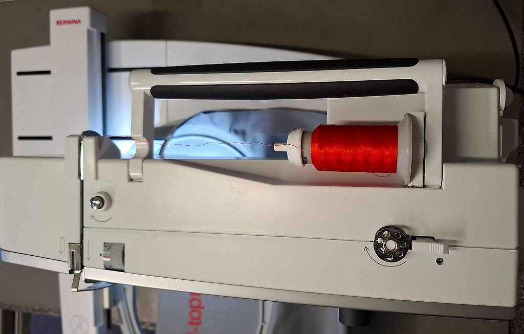 BERNINA 555 / Näh- und Stickmaschine im Kanton St. Gallen - tutti.ch