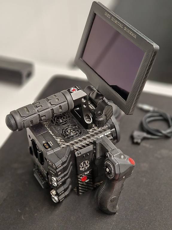 RED Weapon Helium 8K Carbon Fiber Edition - Profi-Cinema-Set im Kanton ...