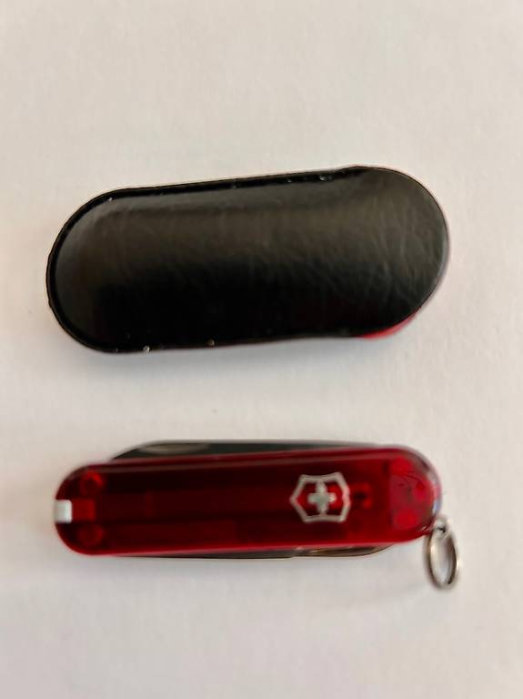 Victorinox Swiss Taschen Messer 7 Tools transparent rot Hüll im Kanton ...