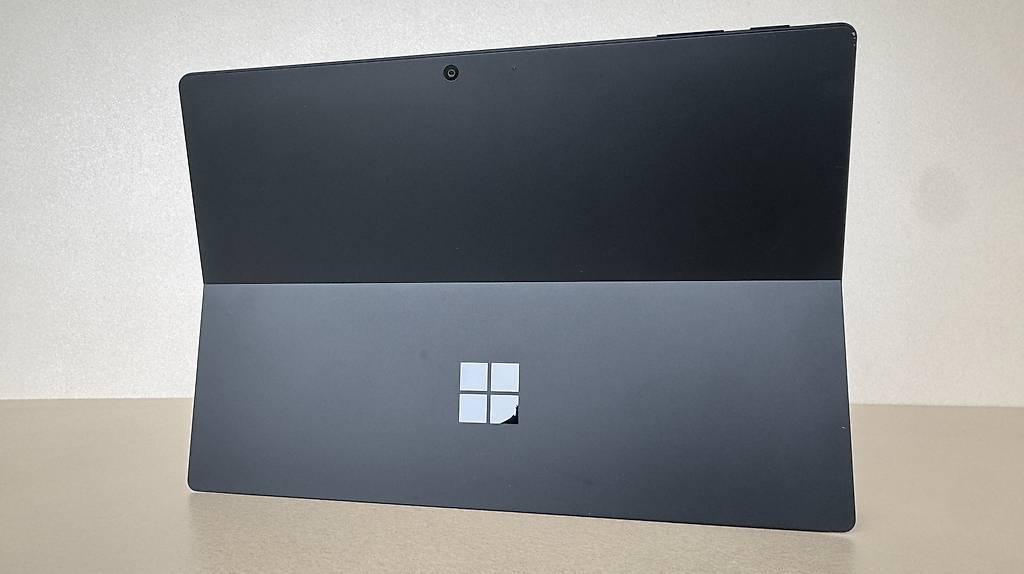 Microsoft Surface Pro 7+ mit 8GB RAM, 256GB SSD Win11 Office im Kanton ...