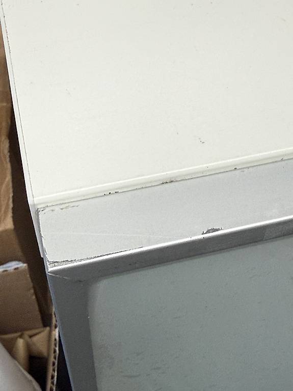 Ikea Besta con anta vetro im Kanton Tessin - tutti.ch