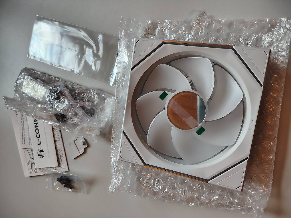 Neu: Lian Li UNI Fan SL-INF Wireless 120 White/Reverse Blade im Kanton ...