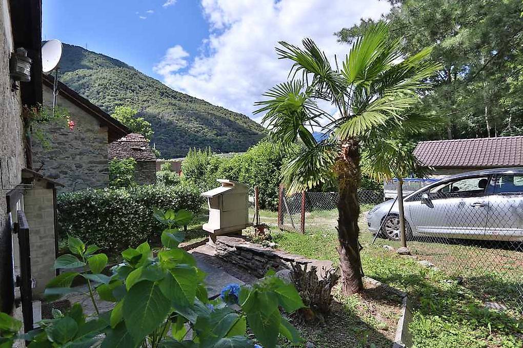 bel rustico con giardino / schönes Rustico mit Sitzplatz im Kanton ...