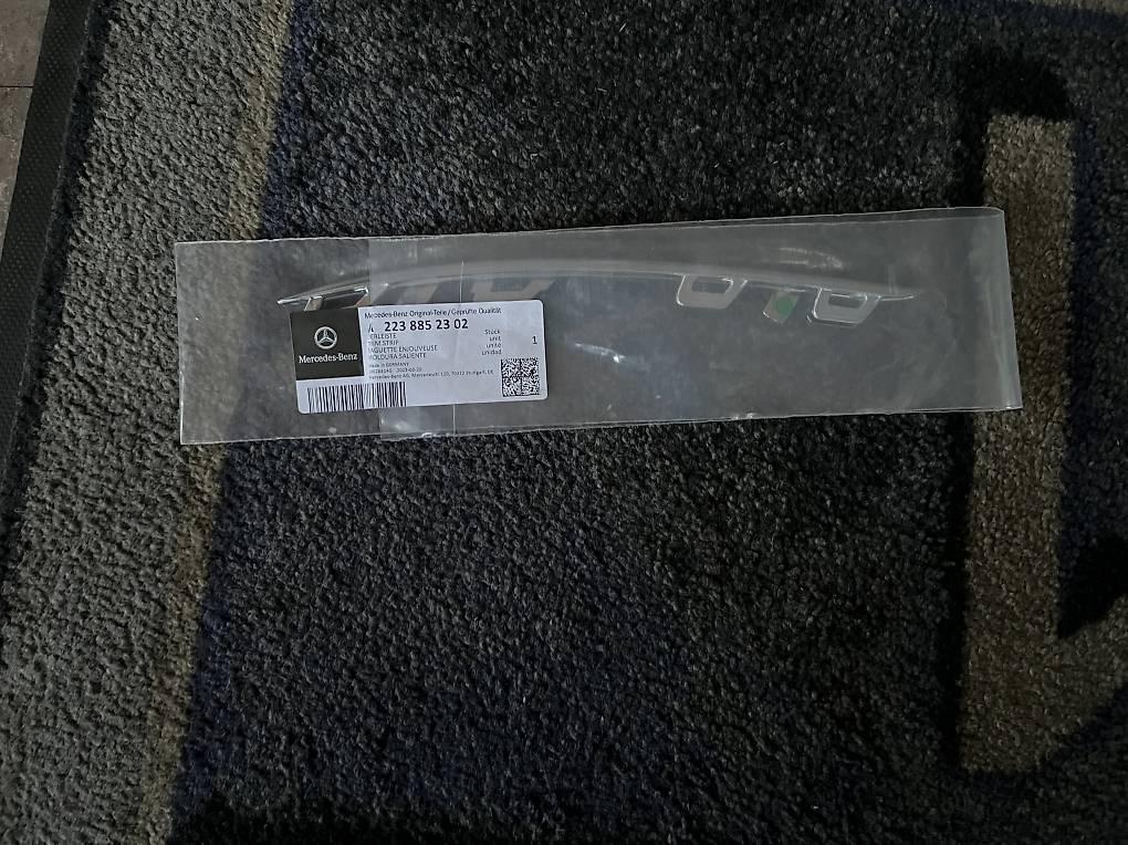 Mercedes Zierleiste A2238852302 (NEU) im Kanton Zürich - tutti.ch