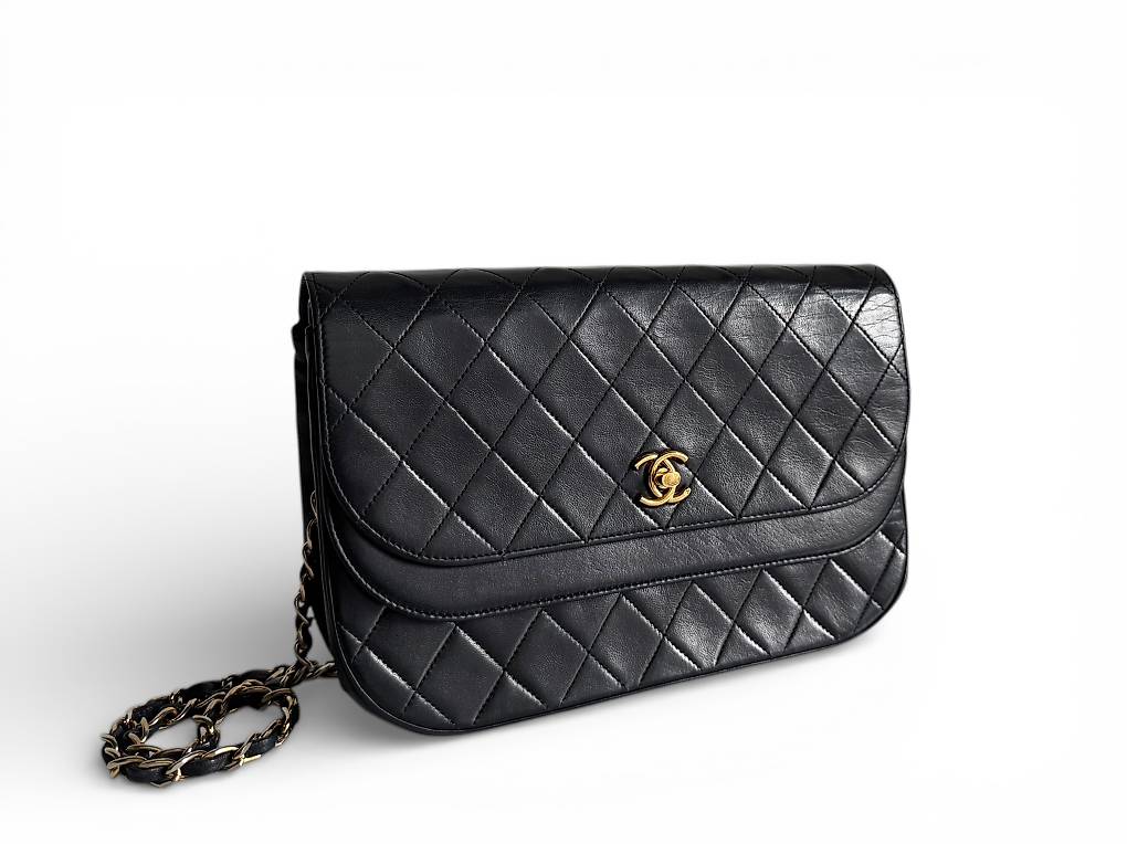 CHANEL Lambskin Half Moon Double Flap Tasche im Kanton Nidwalden - tutti.ch