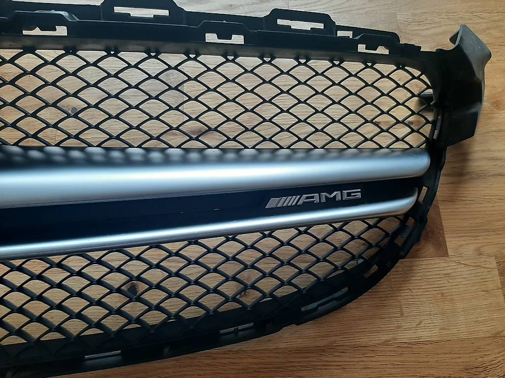Frontgrill Mercedes-Benz C63 AMG - tutti.ch