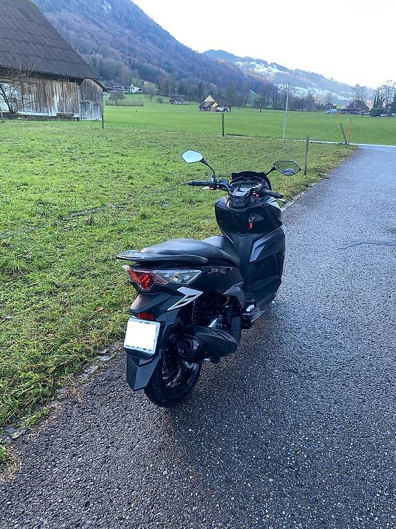 Roller SYM Jet 14 LC 125 ccm im Kanton Schwyz - tutti.ch