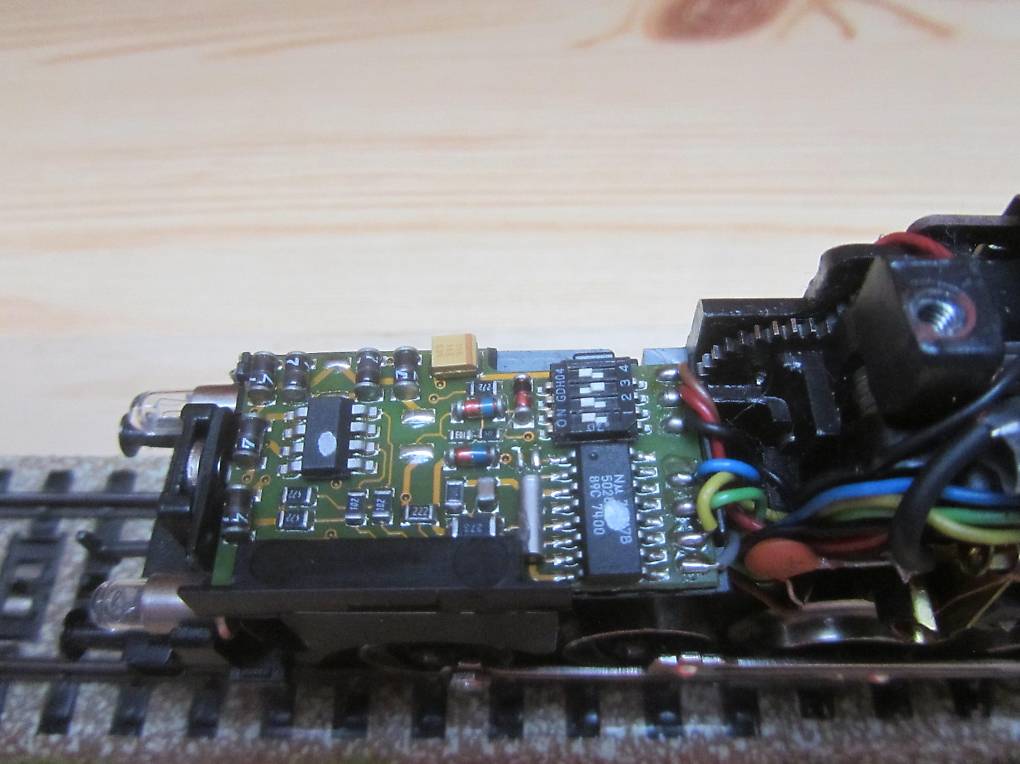 Märklin HO 3001 SBB-Elektro-Rangierlokomotive Ee 3/3 rot im Kanton Jura ...