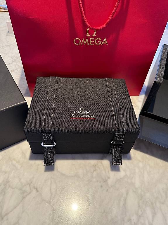 Oméga Speedmaster Moonwatch Reverse Panda im Kanton Appenzell ...