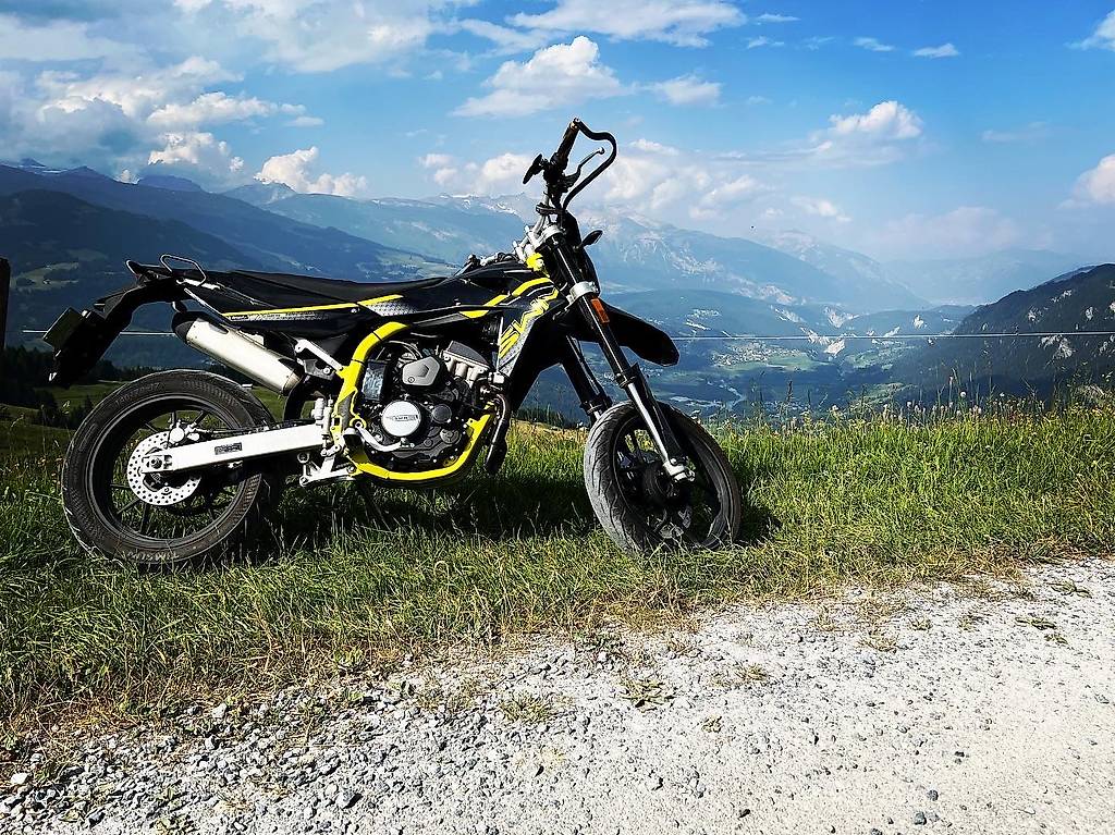 Motorrad SWM SM 125R im Kanton Graubünden - tutti.ch