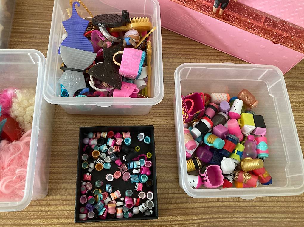 LOL Haus mit Möbel inkl. vielen Puppen im Kanton Glarus - tutti.ch