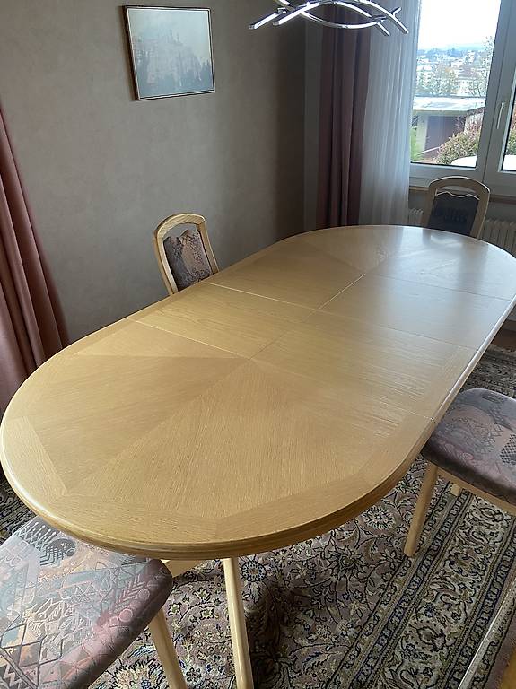 Haushaltauflösung Tisch mit Stühlen im Kanton Freiburg - tutti.ch