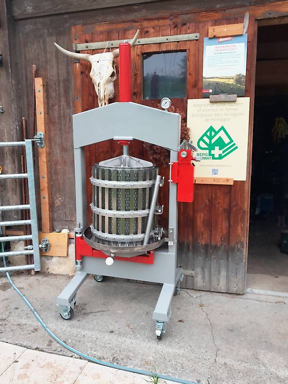 Obstpresse, Edelstahlkorb, hydraulisch manuell, NEU im Kanton St ...