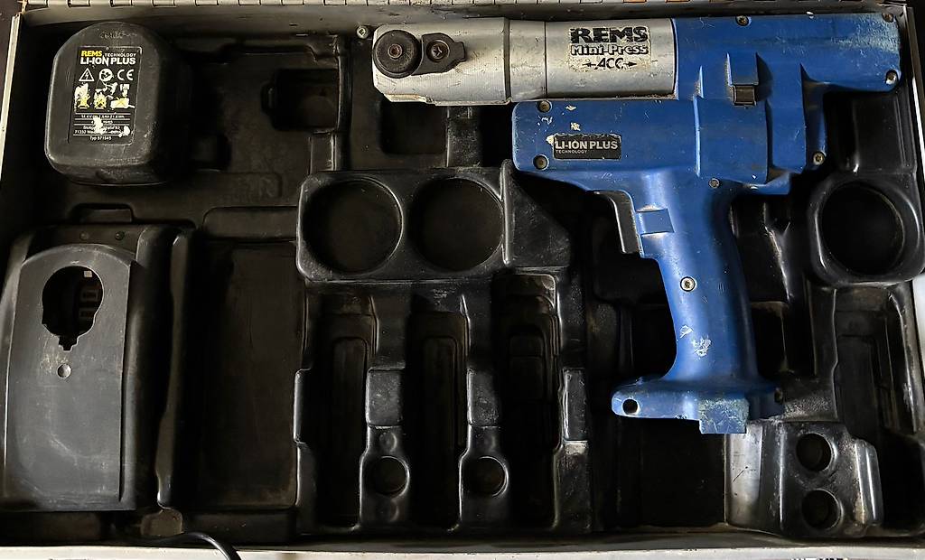 Sertisseuse/Akku-Rohrpresse Rems Akku Press 14V im Kanton Waadt - tutti.ch