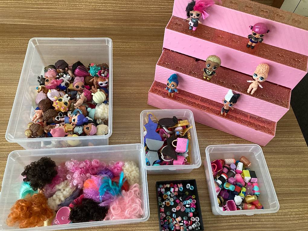 LOL Haus mit Möbel inkl. vielen Puppen im Kanton Glarus - tutti.ch