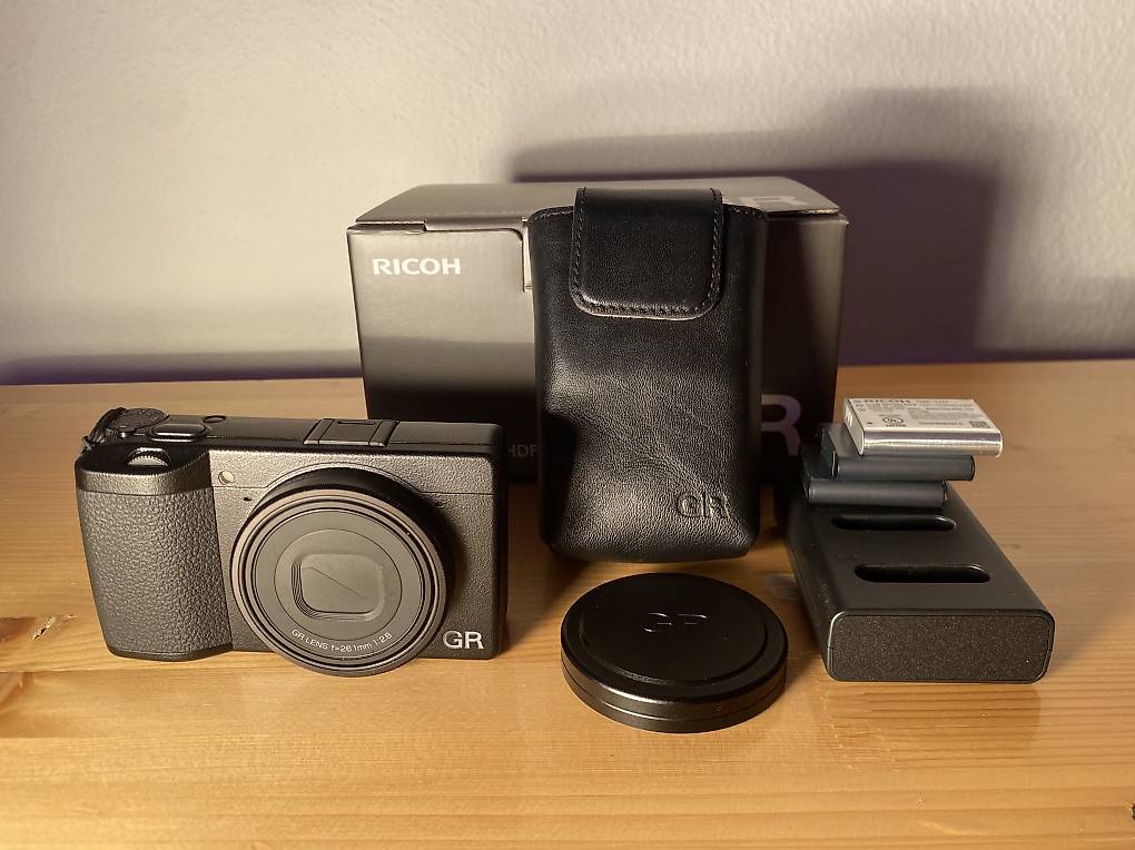 Ricoh GRIIIx HDF mit viel Zubehör im Kanton Zürich - tutti.ch