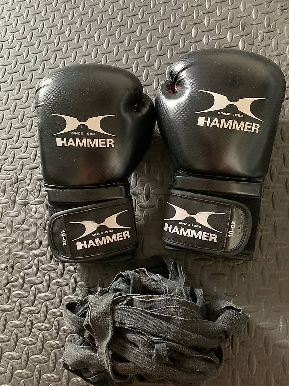 Boxsack mit Halterung und Handschuhen neu im Kanton Basel-Landschaft ...