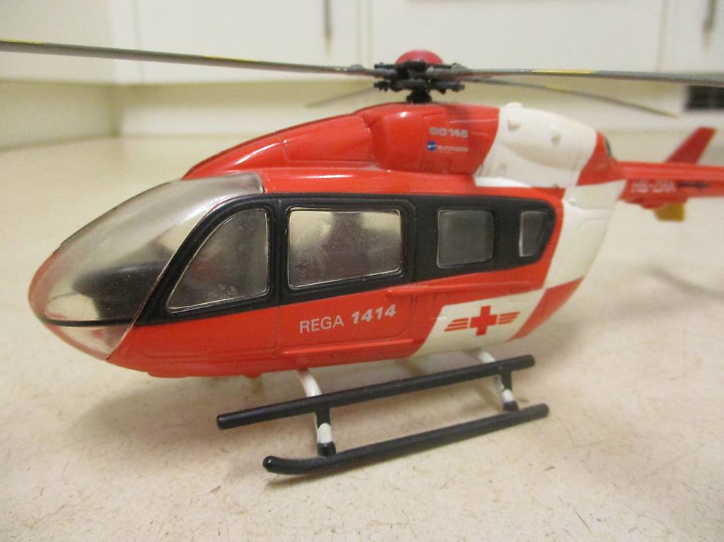 Helikopter Modell Rega Eurocopter EC145 HB-ZRA im Kanton Aargau - tutti.ch