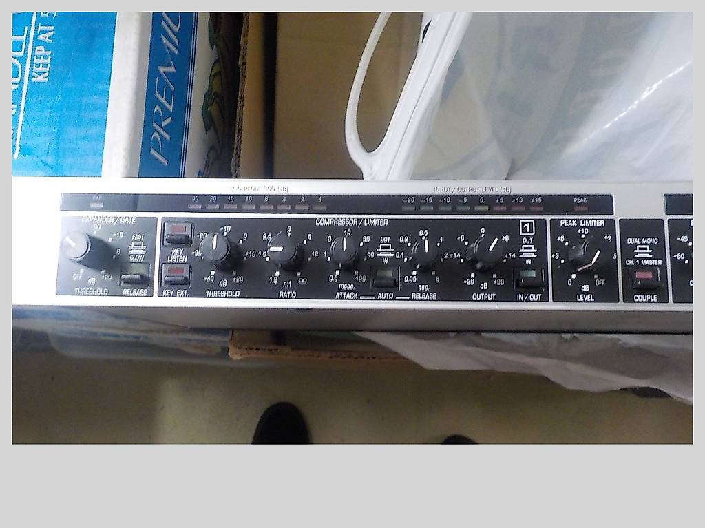 Behringer COMPOSER Stereo Expander/Gate /Kompressor/Limiter im Kanton ...