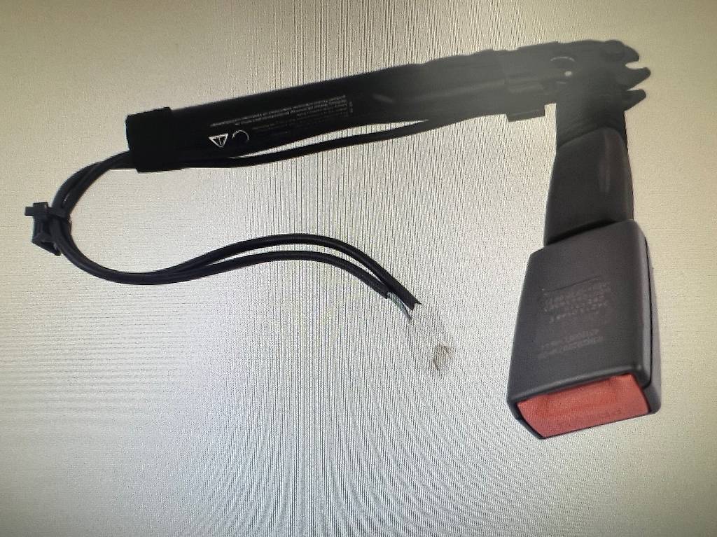 BMW Gurtstrammer / Gurtschloss Fahrerseite Nr.: 72117259387 Canton ...