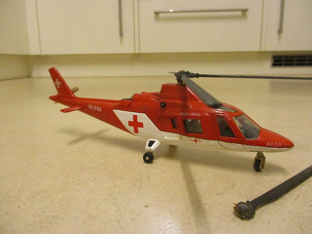 Rega-Modell Helikopter Agusta A109 HB-XWA im Kanton Aargau - tutti.ch
