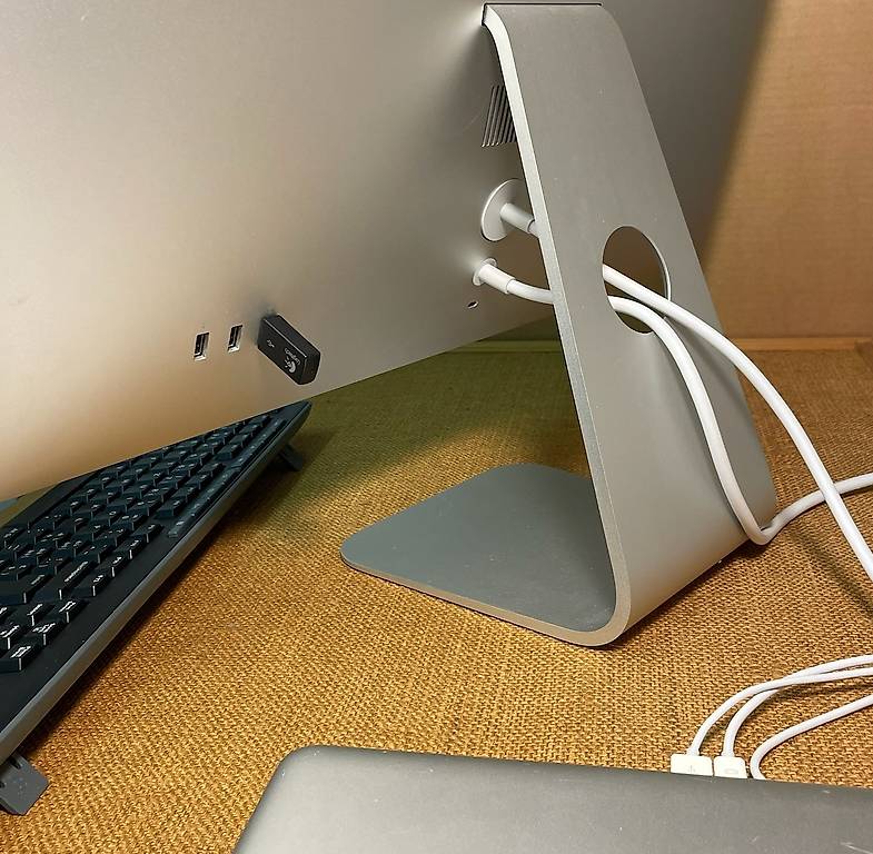 Macbook Pro 13" Glare-Widescreen mit 24" LED Cinema Monitor im Kanton ...