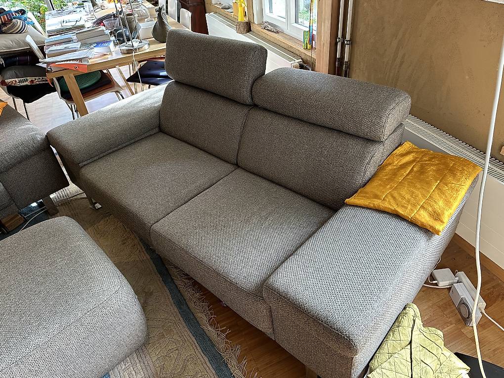 Sofalandschaft 2er und 3er Sofa und Hocker im Kanton Bern - tutti.ch